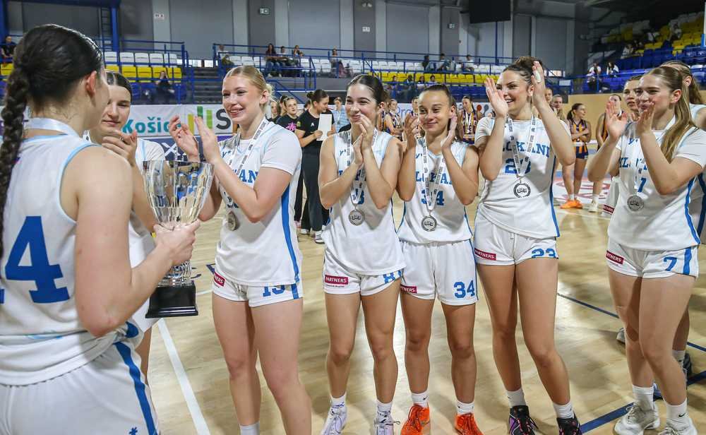20260531 Záverečný ceremoniál M-SR Juniorky U19 2025/26 Young Angels ...